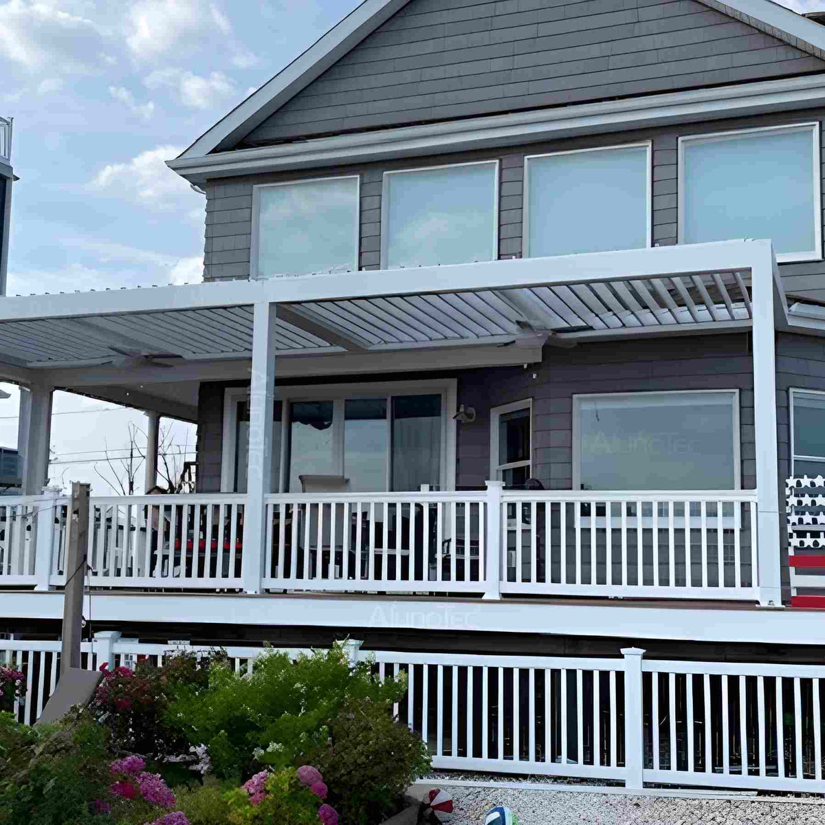 AlunoTec Pergola at the front door
